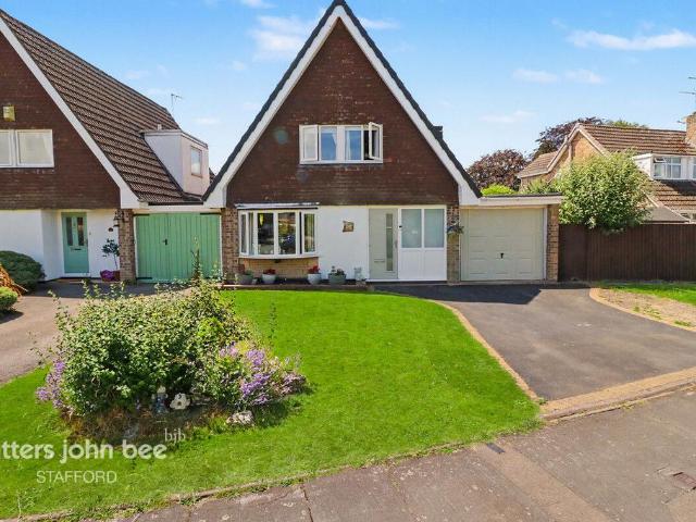 3 bedroom link detached house for sale