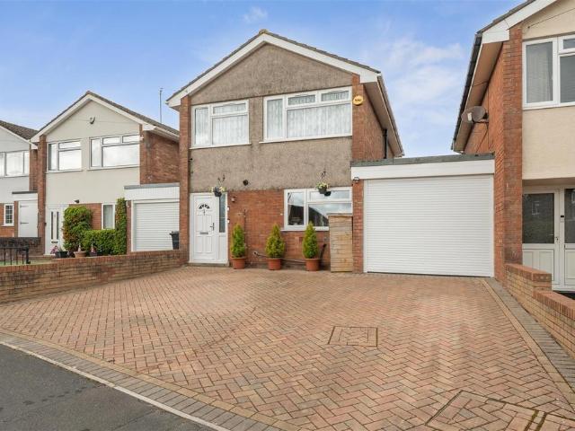 3 bedroom link detached house for sale
