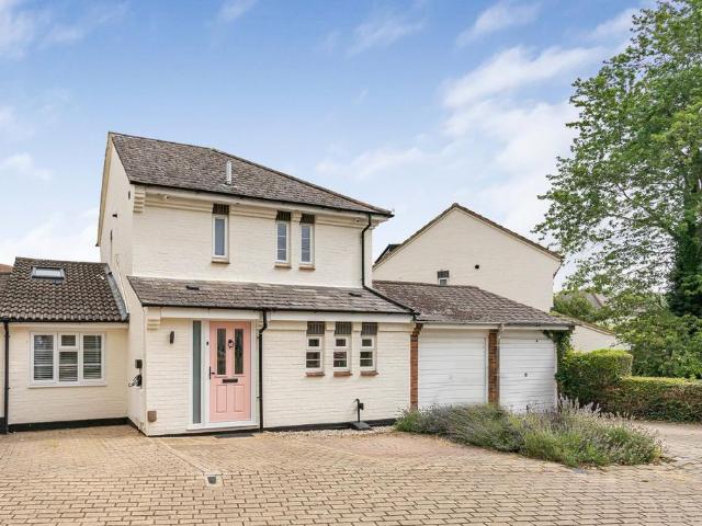 3 bedroom link detached house for sale