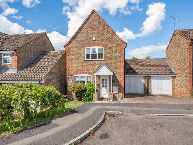 3 bedroom link detached house for sale