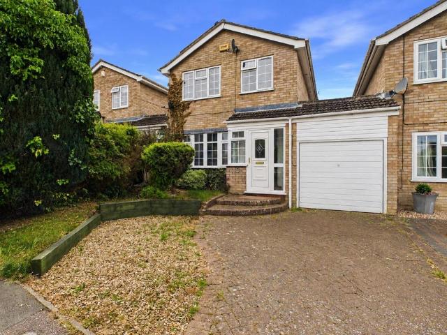 3 bedroom link detached house for sale