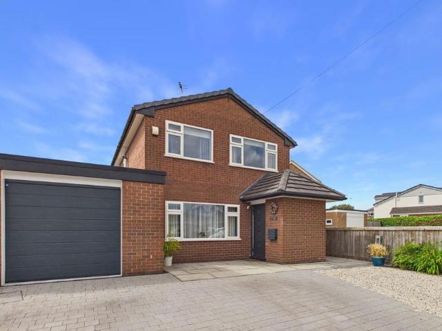 3 bedroom link detached house for sale