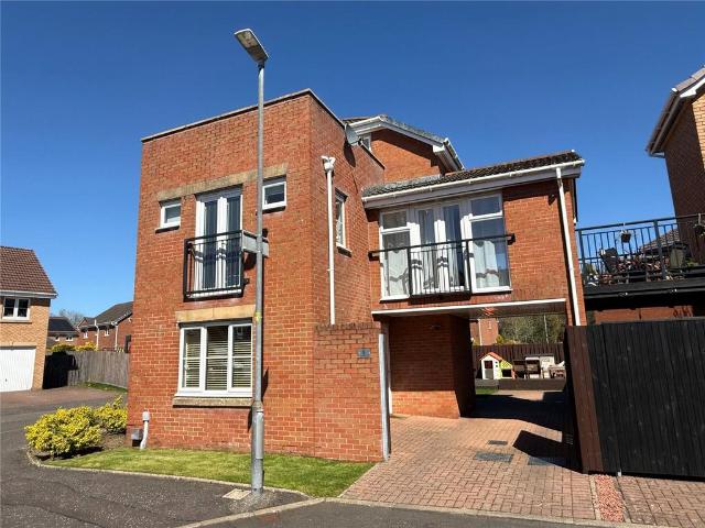 3 bedroom link detached house for sale