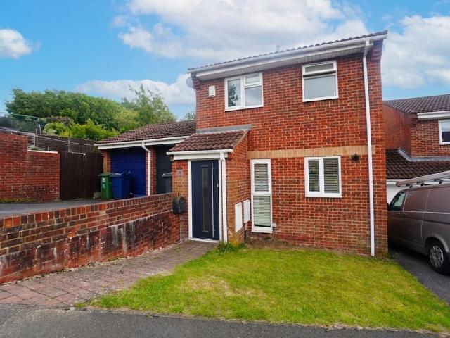 3 bedroom link detached house for sale