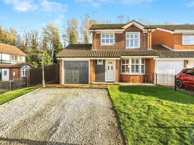 3 bedroom link detached house for sale