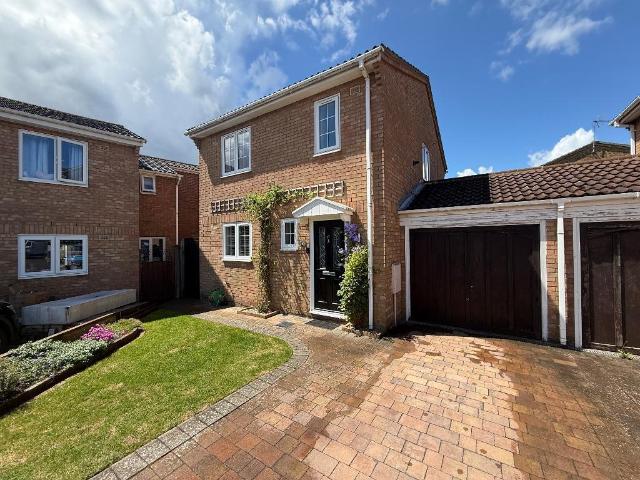3 bedroom link detached house for sale