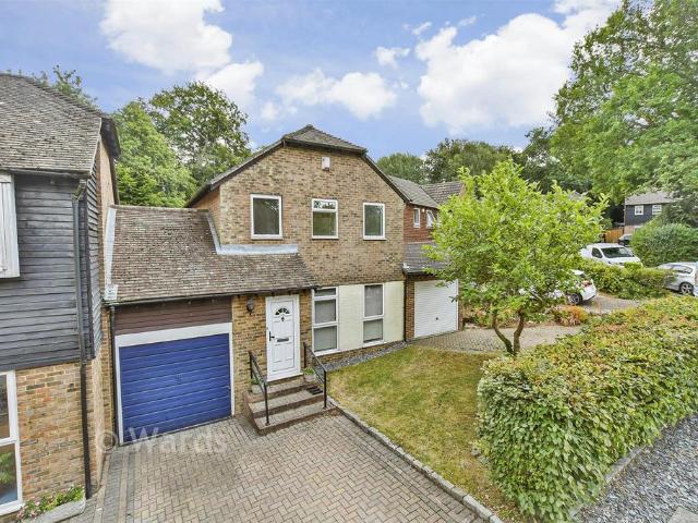 3 bedroom link detached house for sale