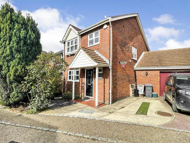 3 bedroom link detached house for sale