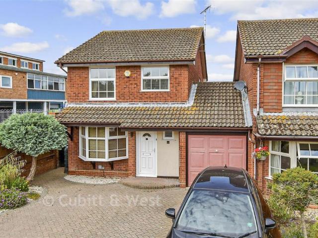 3 bedroom link detached house for sale