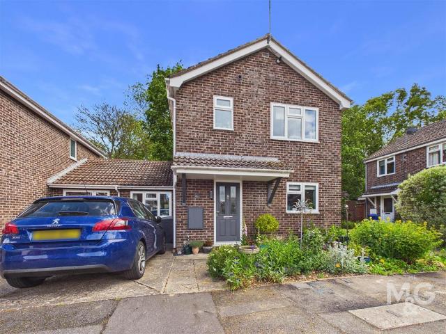 3 bedroom link detached house for sale