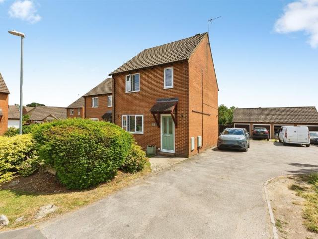 3 bedroom link detached house for sale