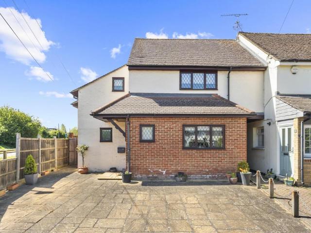 3 bedroom link detached house for sale