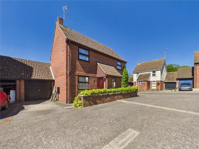 3 bedroom link detached house for sale