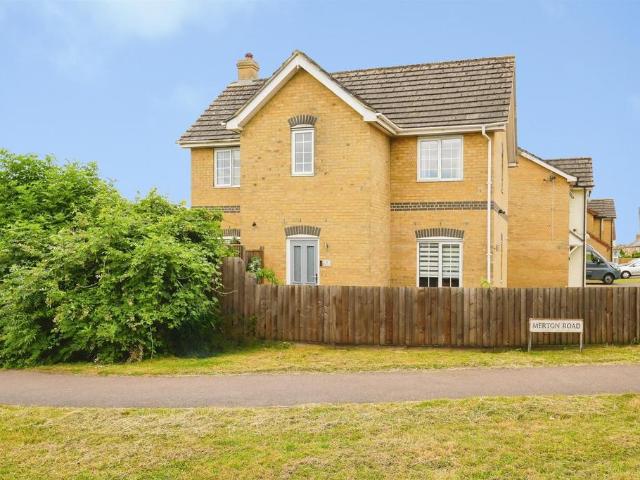 3 bedroom link detached house for sale