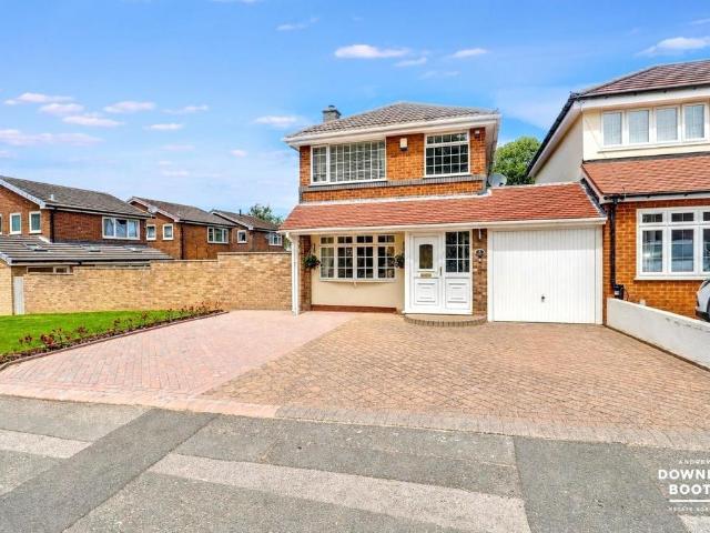 3 bedroom link detached house for sale