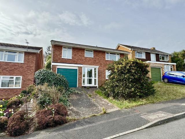 3 bedroom link detached house for sale