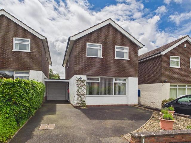 3 bedroom link detached house for sale