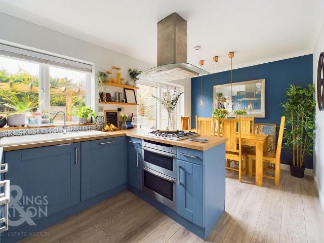 3 bedroom link detached house for sale