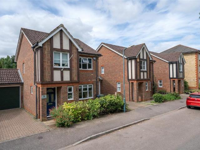 3 bedroom link detached house for sale