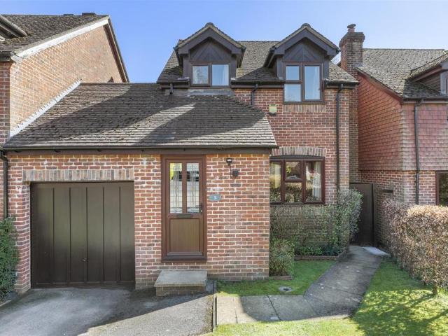 3 bedroom link detached house for sale