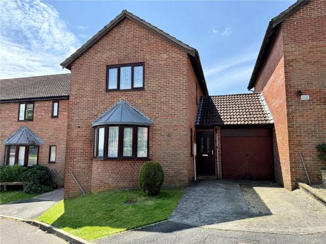 3 bedroom link detached house for sale