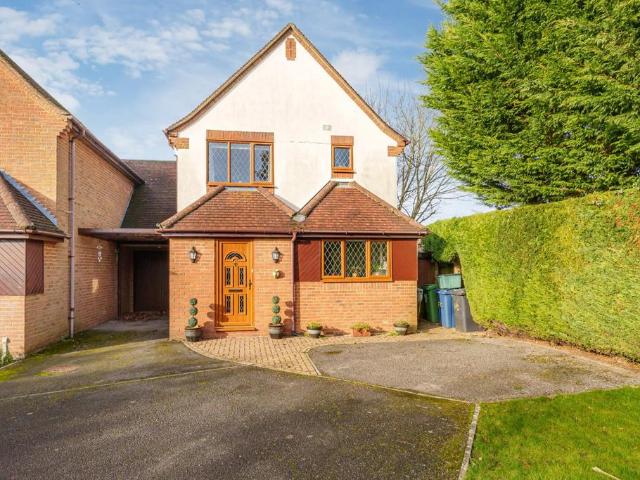 3 bedroom link detached house for sale