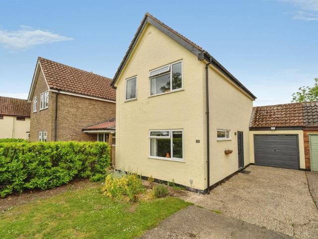 3 bedroom link detached house for sale