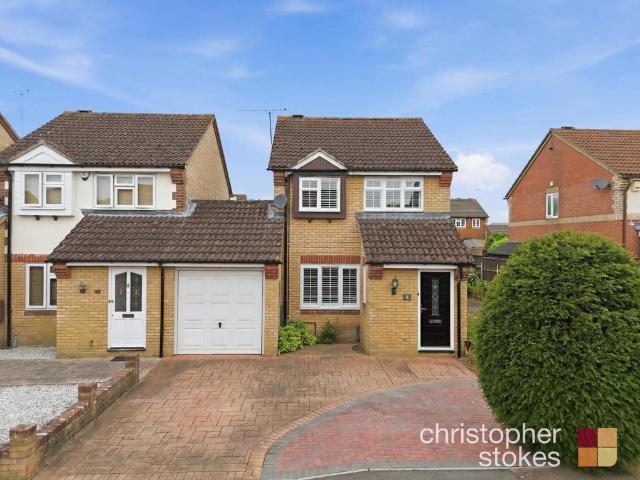 3 bedroom link detached house for sale