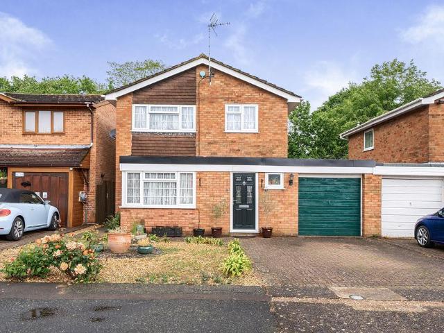 3 bedroom link detached house for sale