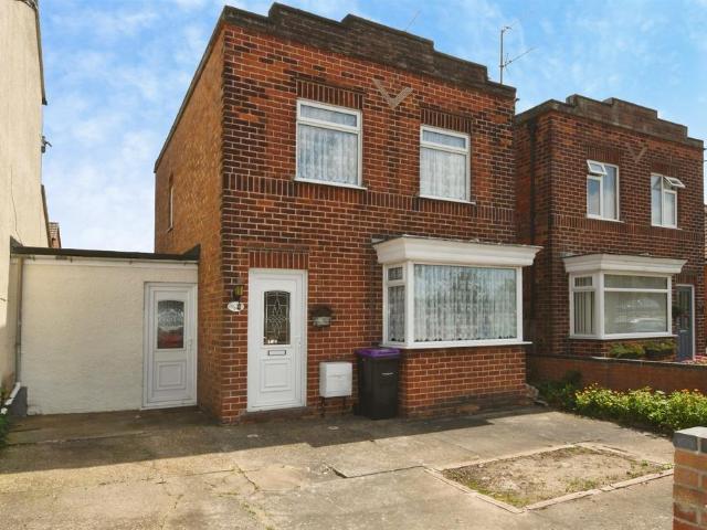 3 bedroom link detached house for sale