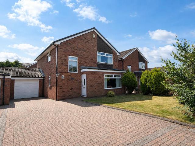 3 bedroom link detached house for sale
