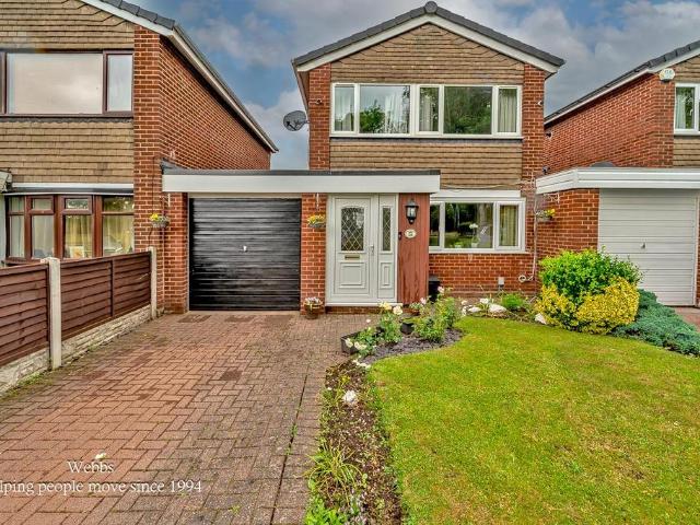 3 bedroom link detached house for sale