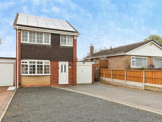 3 bedroom link detached house for sale