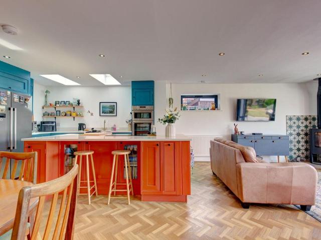 3 bedroom link detached house for sale