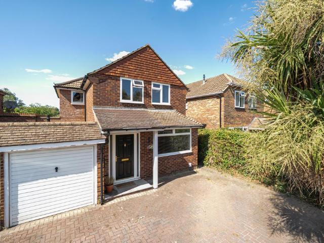 3 bedroom link detached house for sale