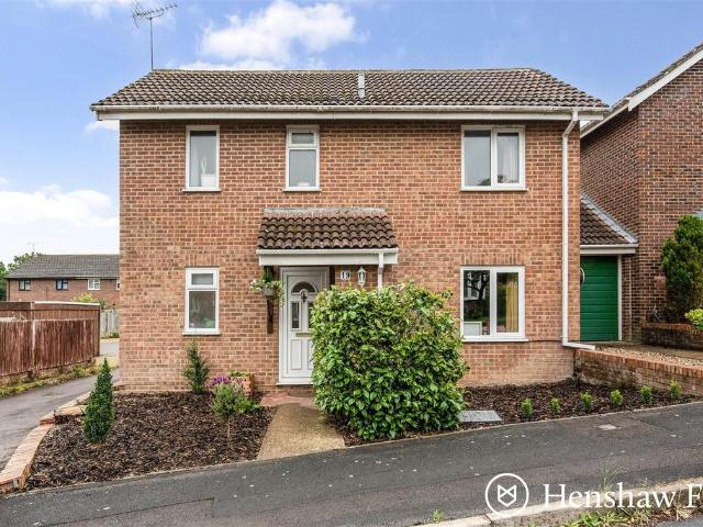 3 bedroom link detached house for sale