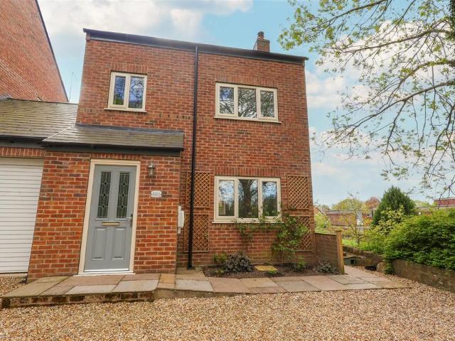 3 bedroom link detached house for sale