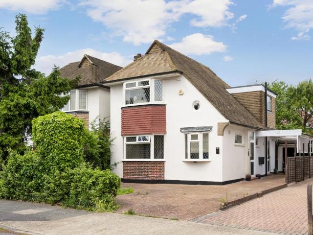 3 bedroom link detached house for sale