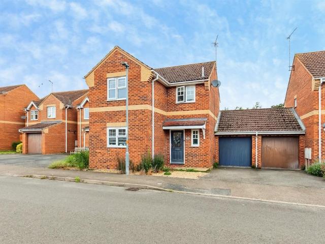 3 bedroom link detached house for sale
