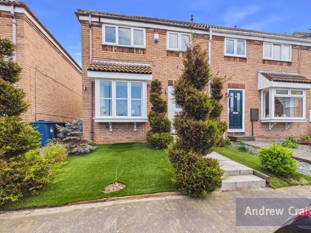 3 bedroom link detached house for sale