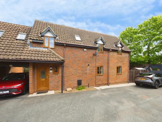 3 bedroom link detached house for sale