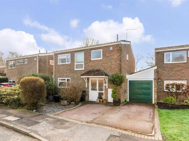 3 bedroom link detached house for sale