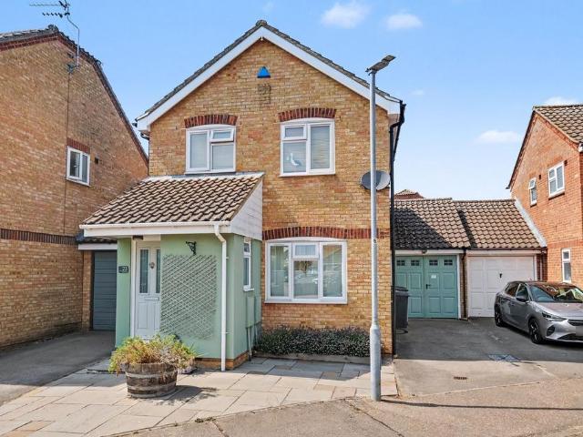 3 bedroom link detached house for sale