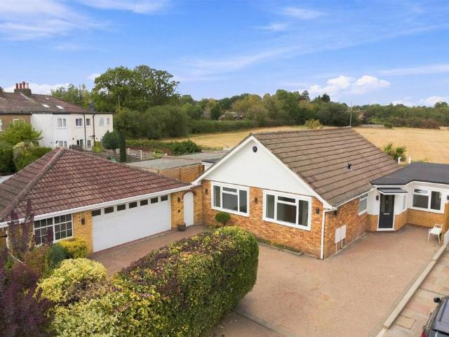 3 bedroom link detached house for sale