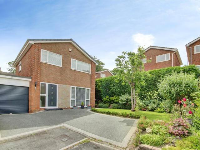 3 bedroom link detached house for sale