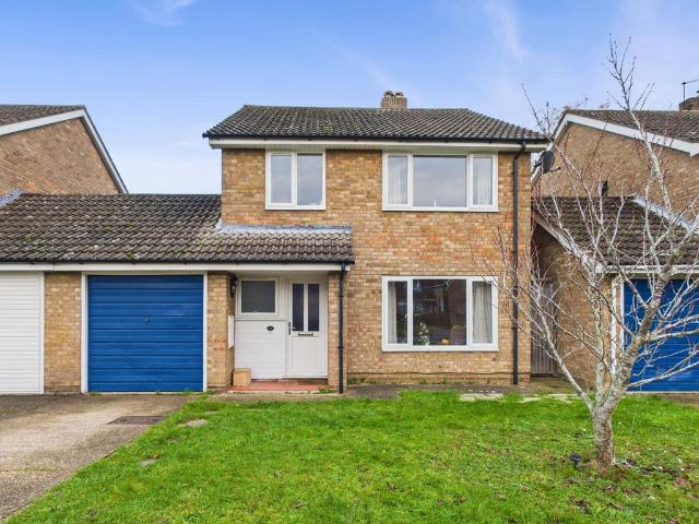 3 bedroom link detached house for sale