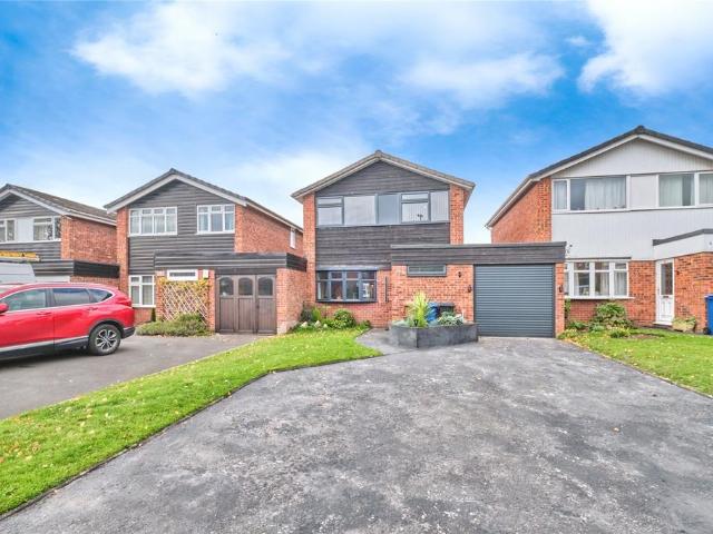 3 bedroom link detached house for sale