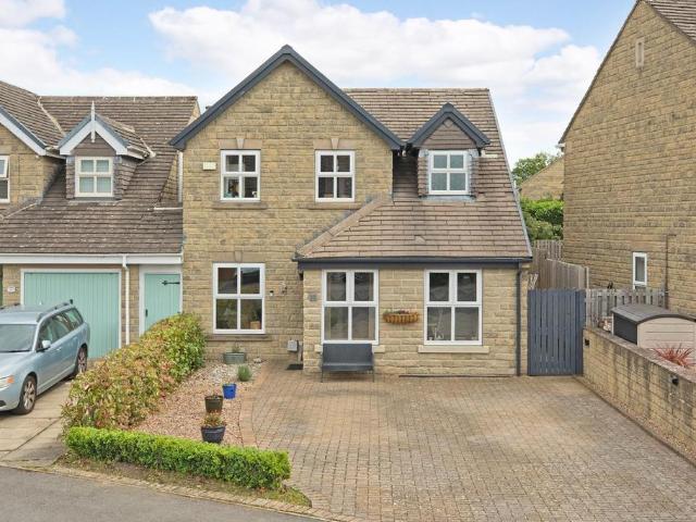 3 bedroom link detached house for sale