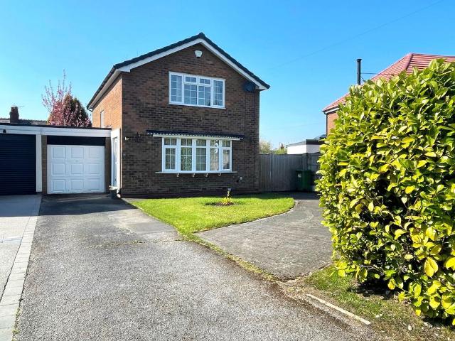 3 bedroom link detached house for sale