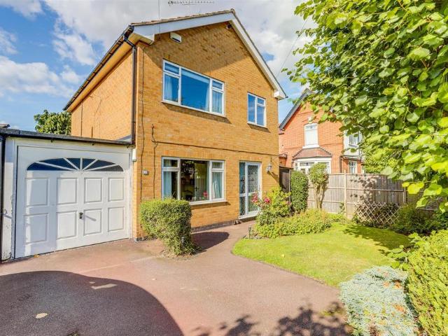 3 bedroom link detached house for sale
